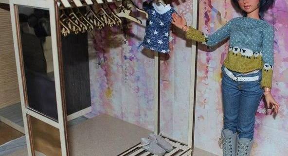 Макет кукольная мебель - вешалка для кукол